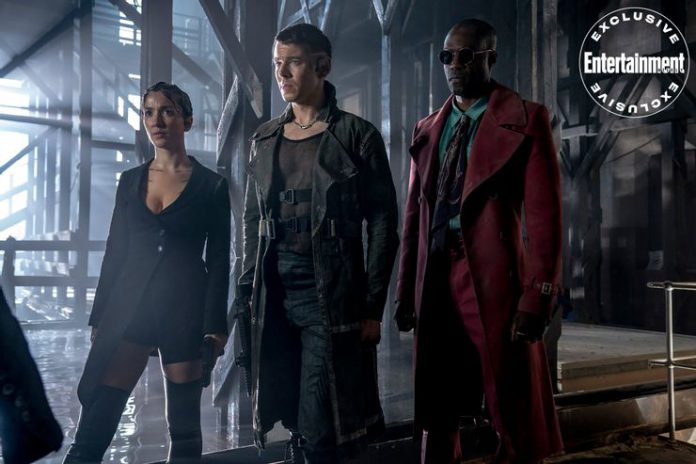 Novas Imagens De Matrix Resurrections Mostram O Elenco Em Ação ...